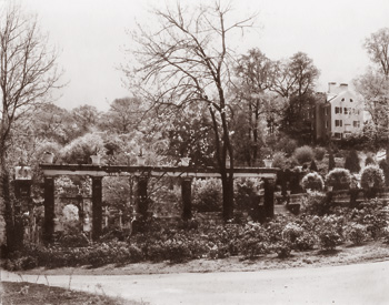 The Du Ponts: Houses and Gardens in the Brandywine